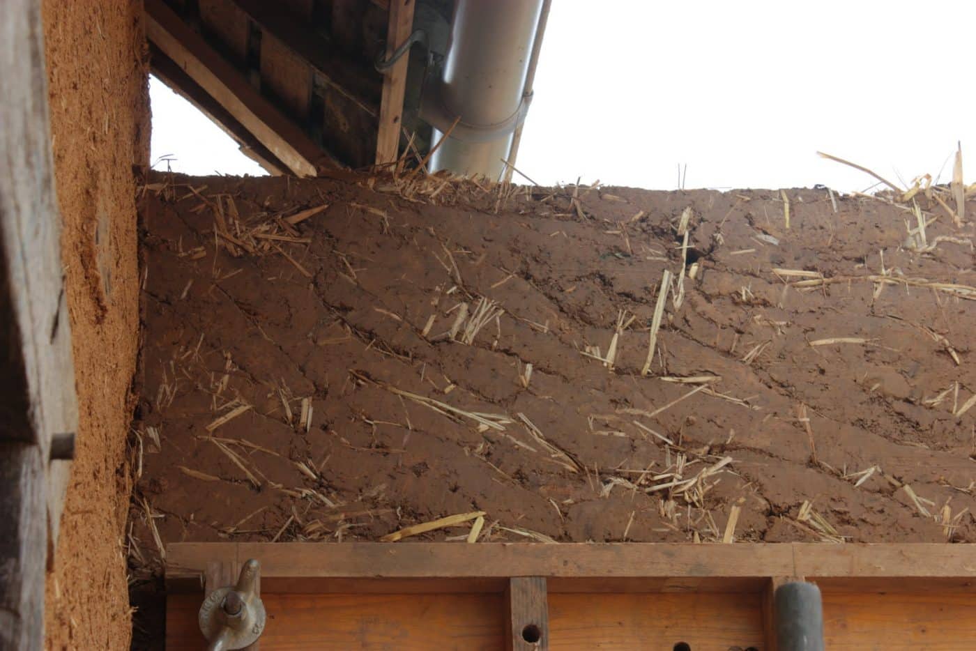 Quelles sont les techniques de construction en terre crue